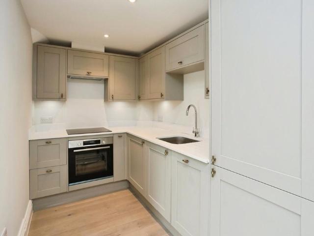 High Street, Tunbridge Wells TN2 2 bed flat to rent £1,595 pcm £368 pw