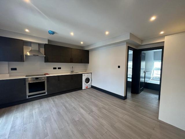 High Street TW3, 2 bed flat to rent, £1,850 pcm | PrimeLocation