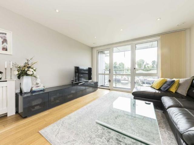 High Street, TW8, London