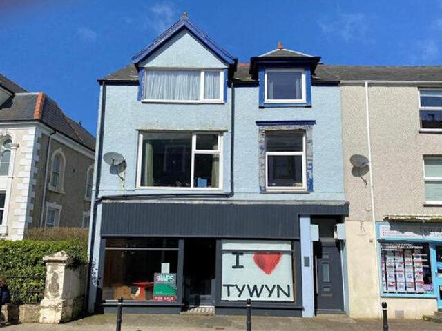 High Street, Tywyn, 4 Bedroom Apartment