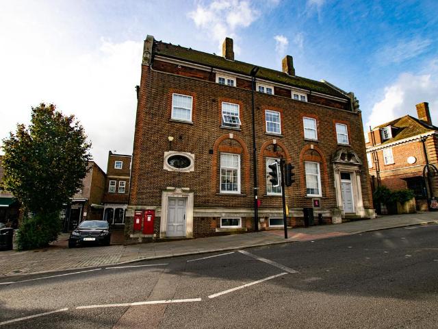 High Street, Uckfield TN22, 1 bed flat to rent, £975 pcm | PrimeLocation