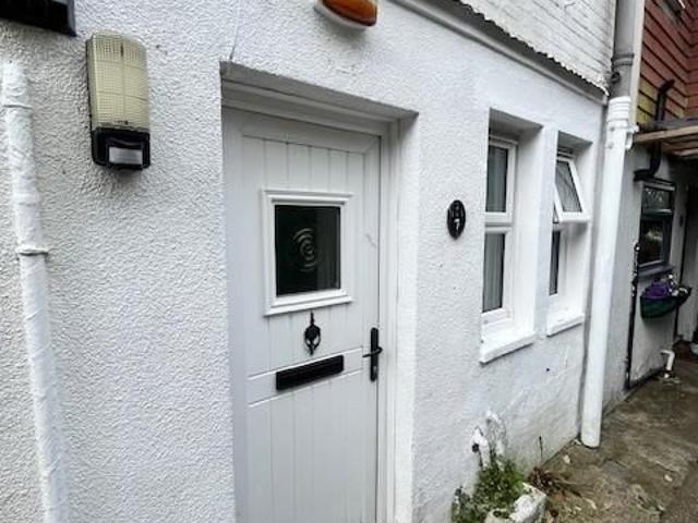 High Street, Uckfield TN22, 1 bed terraced house to rent, £1,350 pcm | PrimeLocation
