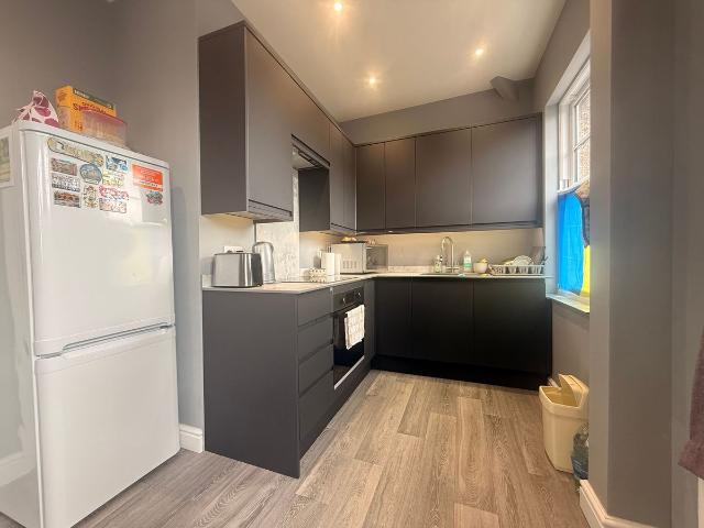 High Street, Uckfield TN22, 2 bed flat to rent, £1,300 pcm | PrimeLocation