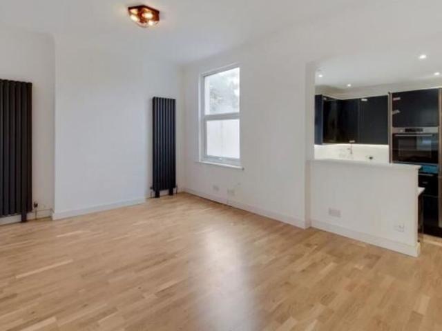 High Street, Upton Park, London E6, 3 bed flat to rent, £2,500 pcm | PrimeLocation