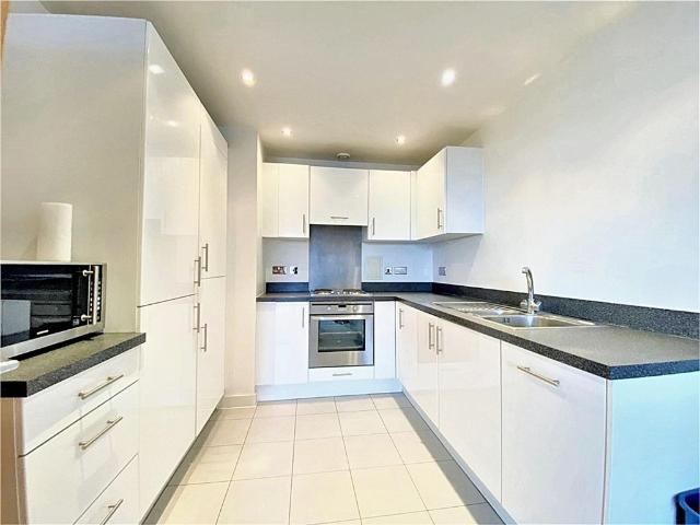 High Street, Uxbridge, UB8 1 bed apartment to rent £1,450 pcm £335 pw