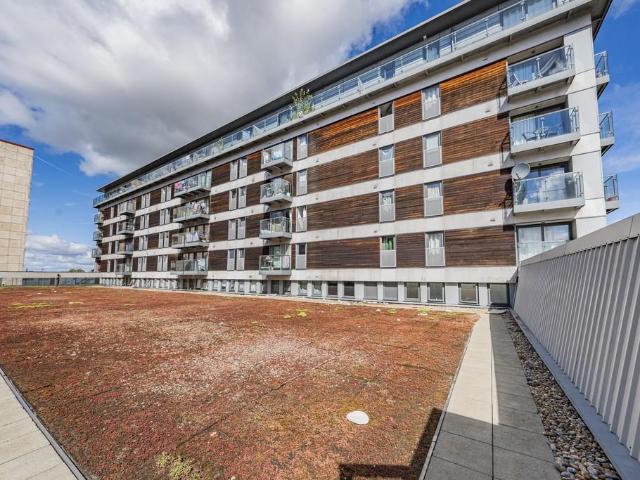 High Street, Uxbridge UB8 1 bed apartment to rent £1,395 pcm £322 pw