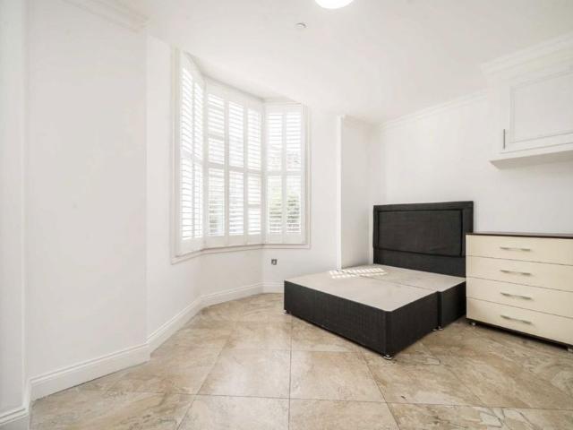 High Street, W3, London