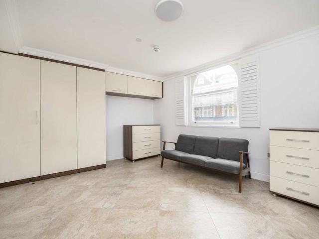 High Street, W3, London