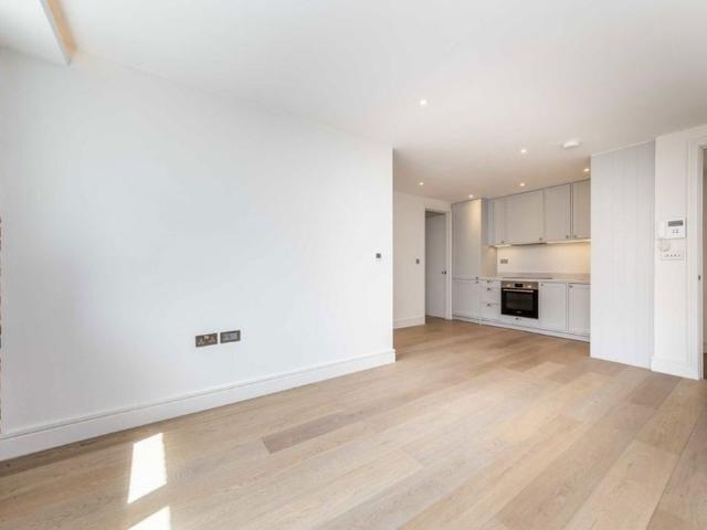 High Street, W3, London
