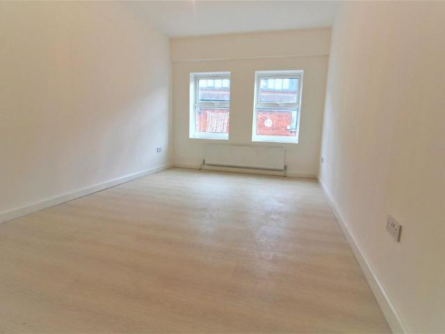 High Street, Waltham Cross EN8, 1 bed flat to rent, £1,500 pcm | PrimeLocation