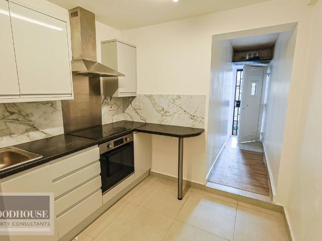 High Street, Waltham Cross EN8, 2 bed flat to rent, £1,500 pcm | PrimeLocation