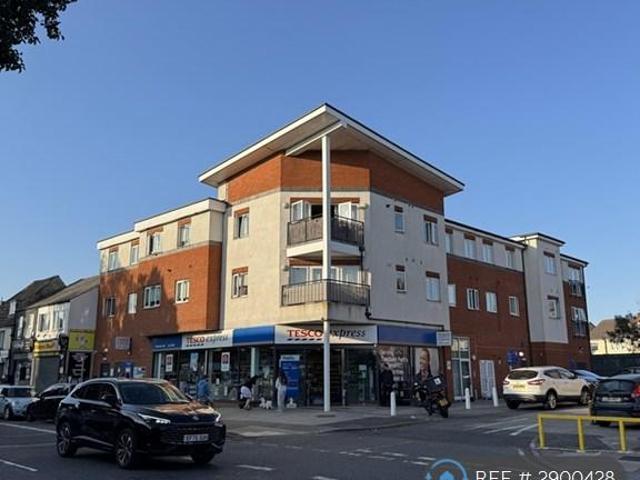 High Street, Waltham Cross, EN8 2 bed flat to rent £1,600 pcm £369 pw