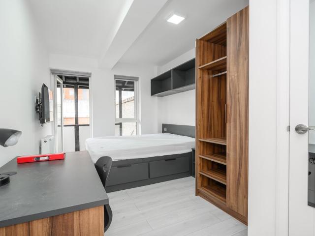 High Street, Walton On Thames KT12, Room to rent, £895 pcm | PrimeLocation