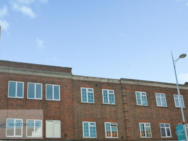 High Street, Walton On Thames 3 bed flat to rent £1,800 pcm £415 pw