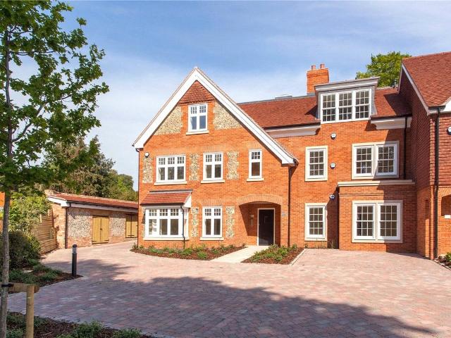 High Street, Wargrave, Reading, Berkshire RG10, 2 bed flat to rent, £2,200 pcm | PrimeLocation
