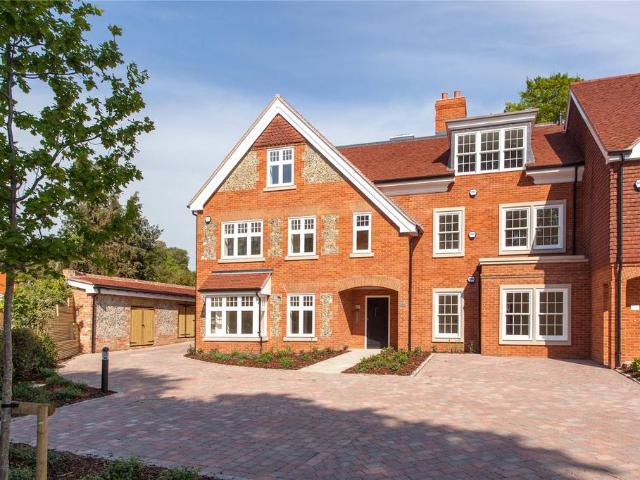 High Street, Wargrave RG10 3 bed flat to rent £2,950 pcm £681 pw