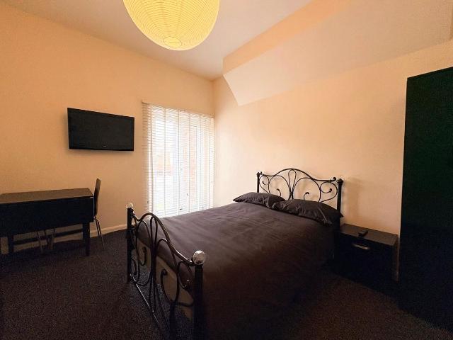 High Street, Wavertree, Liverpool, Merseyside L15, Room to rent, £450 pcm | PrimeLocation