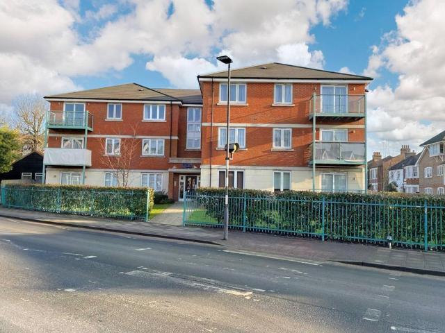 High Street, Wealdstone HA3 2 bed flat to rent £1,800 pcm £415 pw
