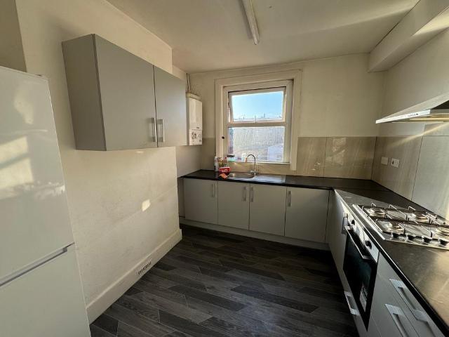 High Street, Wealdstone HA3 3 bed flat to rent £1,850 pcm £427 pw
