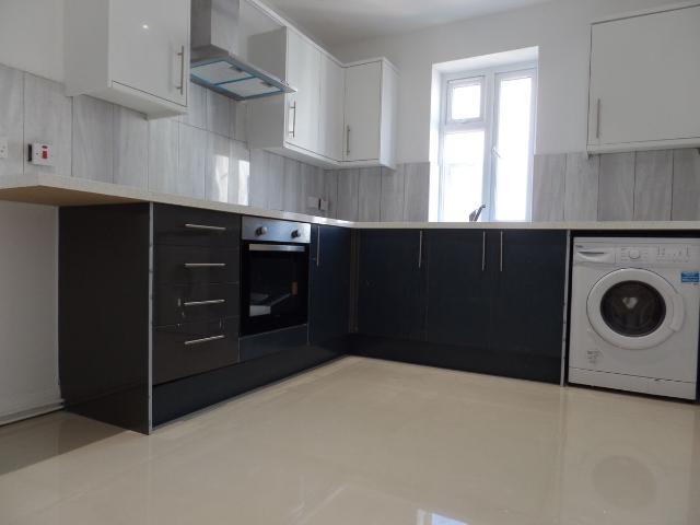 High Street, West Drayton UB7, 2 bed flat to rent, £1,650 pcm | PrimeLocation