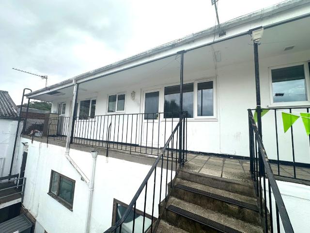 High Street, West End, Southampton, Hampshire SO30, 2 bed maisonette to rent, £1,100 pcm | PrimeLocation