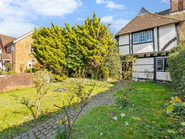 High Street, Westerham, TN16 3 bed end of terrace house to rent £2,250 pcm £519 pw