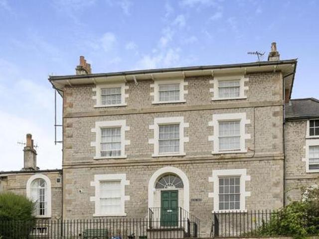 High Street, Weston, 2 Bedroom Apartment