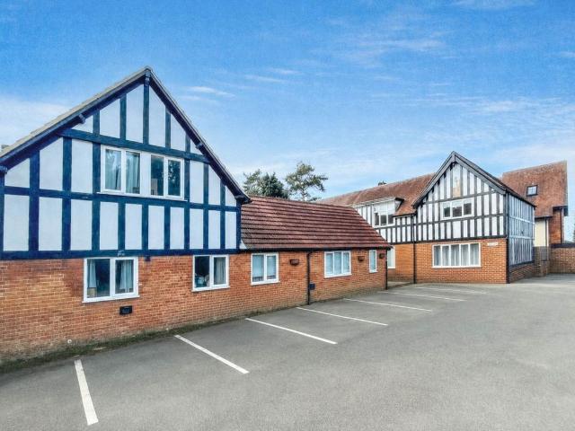 High Street, Whitchurch HP22, 2 bed flat to rent, £1,200 pcm | PrimeLocation