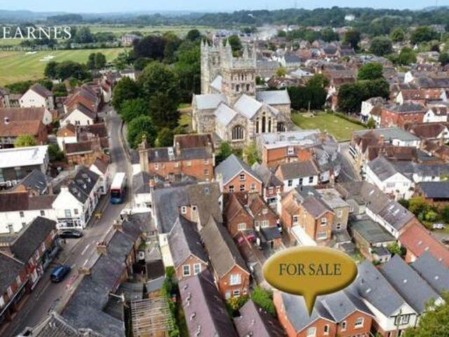 High Street, Wimborne, 2 Bedroom Town