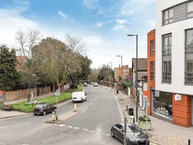 High Street, Wimbledon Hill, London. 2 bed flat to rent £1,850 pcm £427 pw