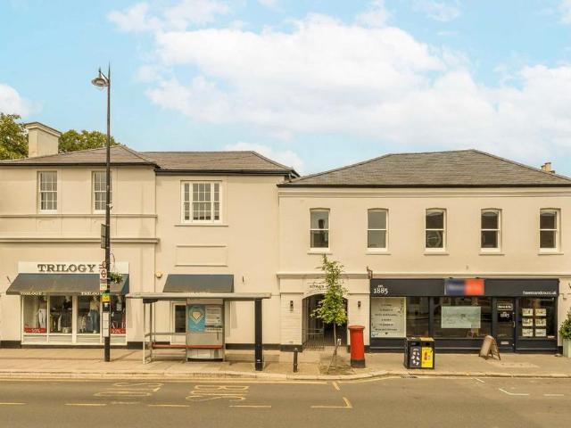 High Street Wimbledon, London SW19 1 bed flat to rent £2,500 pcm £577 pw