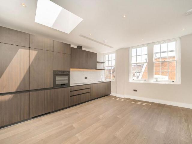High Street Wimbledon, London SW19 1 bed flat to rent £2,500 pcm £577 pw