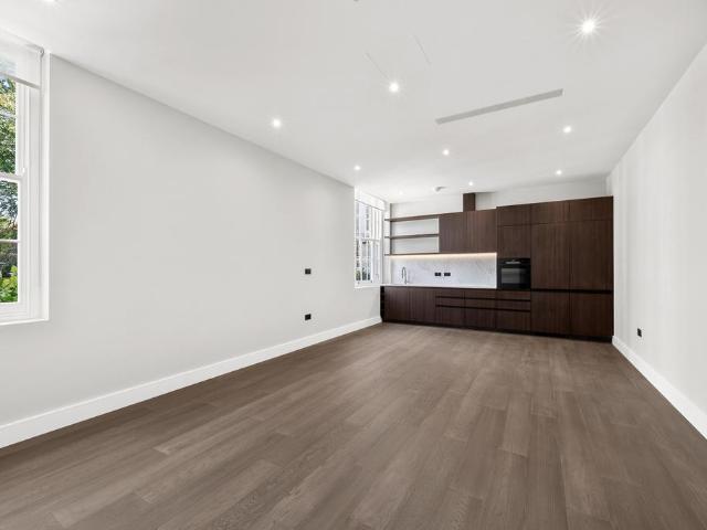 High Street Wimbledon, London SW19 2 bed apartment to rent £3,500 pcm £808 pw