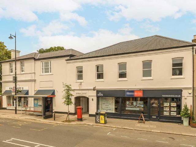 High Street Wimbledon, London SW19 2 bed flat to rent £3,500 pcm £808 pw