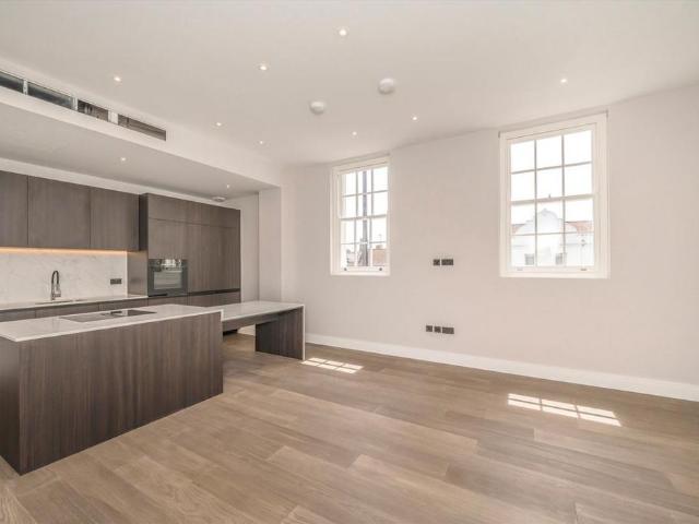 High Street Wimbledon, London SW19 2 bed flat to rent £3,750 pcm £865 pw