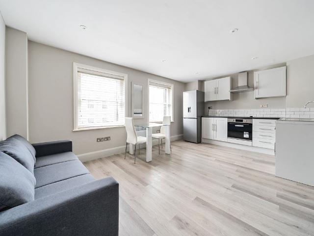 High Street, Windsor SL4, 1 bed flat to rent, £1,300 pcm | PrimeLocation