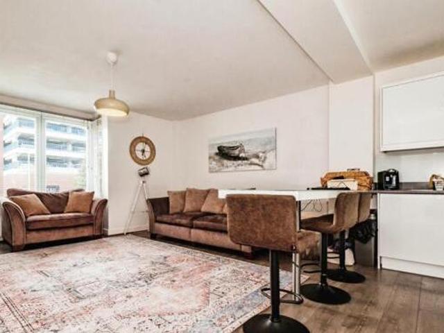 High Street, Worthing, 2 Bedroom Flat