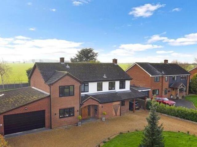High Street, Yelling, 4 Bedroom Detached