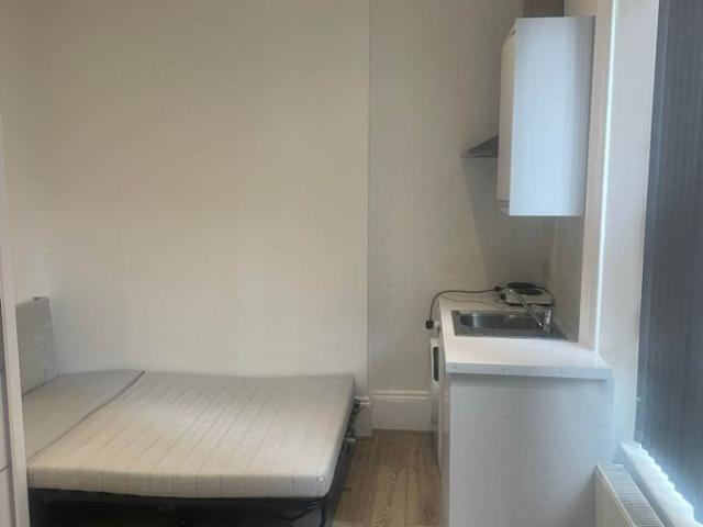 High Street, Acton W3, Studio to rent, £925 pcm | PrimeLocation