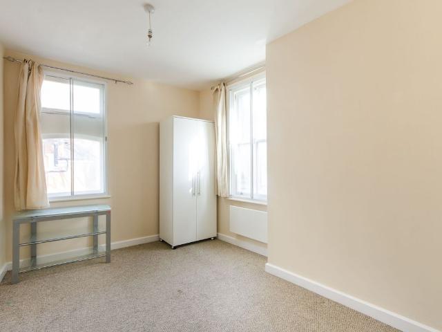 High Street, Acton, London W3, 2 bed flat to rent, £1,900 pcm | PrimeLocation