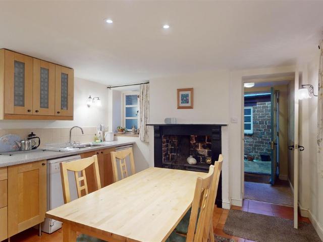 High Street, Adderbury OX17, Adderbury, 1 bed detached house to rent, £2,817 pcm | PrimeLocation