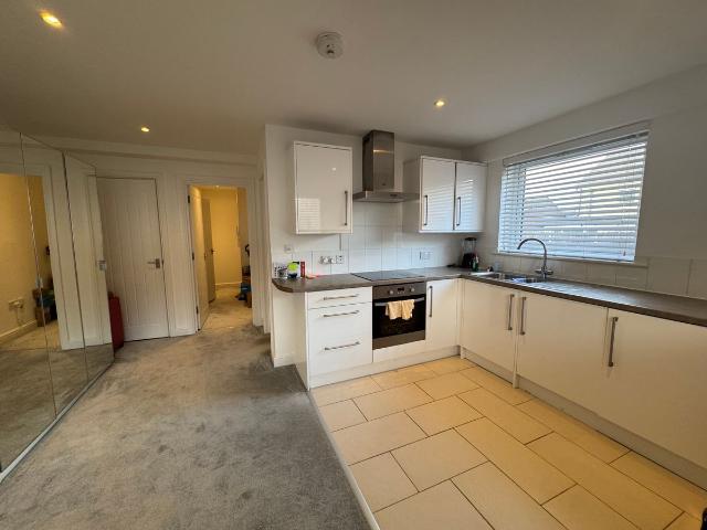 High Street, Addlestone KT15, 1 bed flat to rent, £1,100 pcm | PrimeLocation