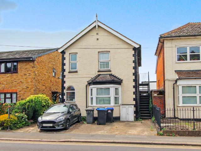 High Street, Addlestone KT15, 1 bed maisonette to rent, £1,095 pcm | PrimeLocation
