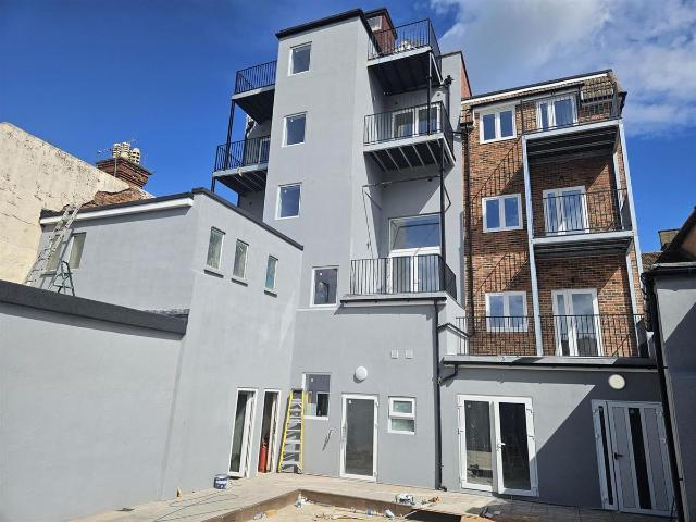 High Street, Aldershot GU11, 1 bed flat to rent, £1,100 pcm | PrimeLocation