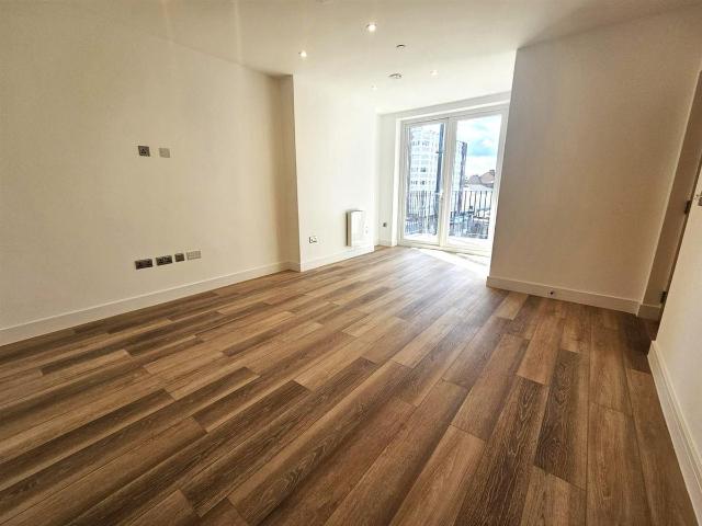 High Street, Aldershot GU11, 1 bed flat to rent, £1,150 pcm | PrimeLocation