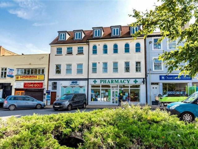 High Street, Aldershot GU11, 2 bed flat to rent, £1,250 pcm | PrimeLocation