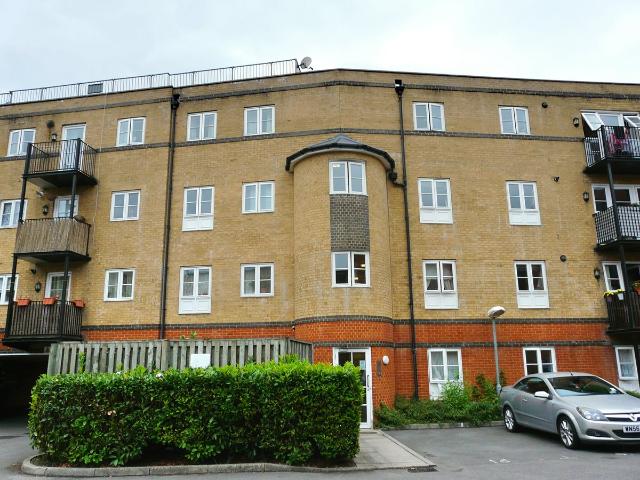 High Street, Aldershot GU11, 2 bed flat to rent, £1,300 pcm | PrimeLocation