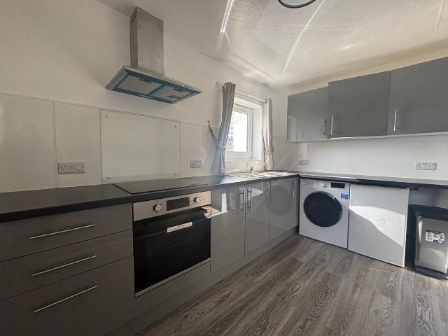 High Street, Aldershot, Hampshire GU11, 1 bed flat to rent, £950 pcm | PrimeLocation
