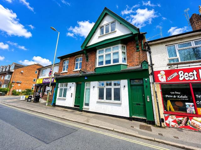 High Street, Aldershot, Hampshire GU12, 1 bed flat to rent, £995 pcm | PrimeLocation