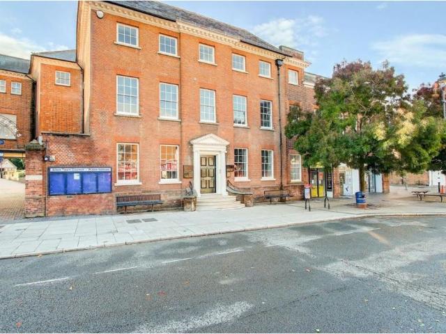 High Street, Alton, Hampshire GU34, 1 bed flat to rent, £1,100 pcm | PrimeLocation